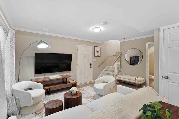 2 King Beds With Personal Tvs! 2br In Raleigh! - Raleigh, NC