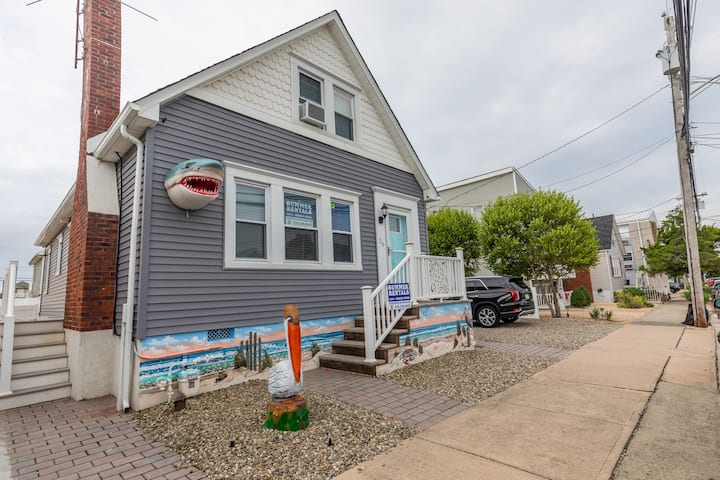 Beautiful 6 Bedroom Beach House - Seaside Heights, NJ