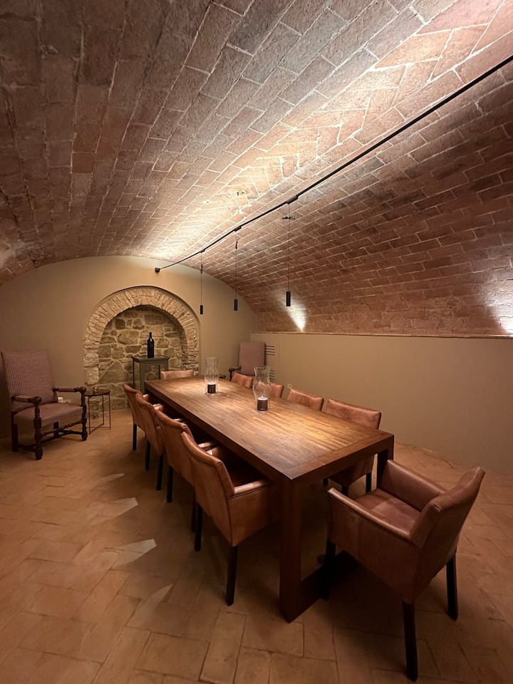 New Palazzo In City Center: 4 King Bedrms 6 Bath - Montalcino