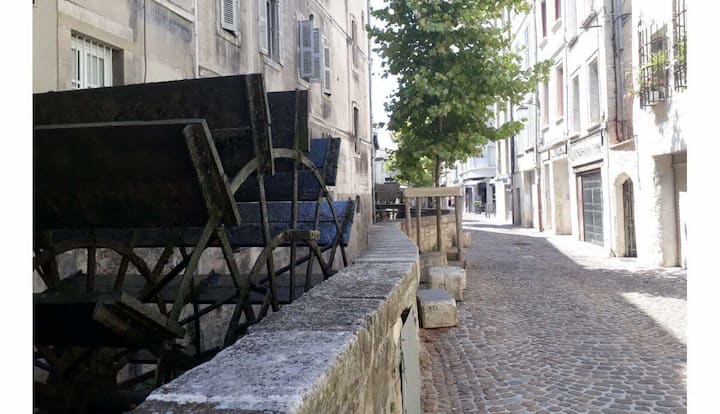Magnifique Appartement, Plein Centre Historique - Avignone