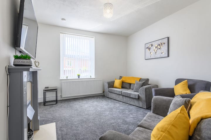Refurbished Spacious Hub In Morley - Free Parking - 리즈