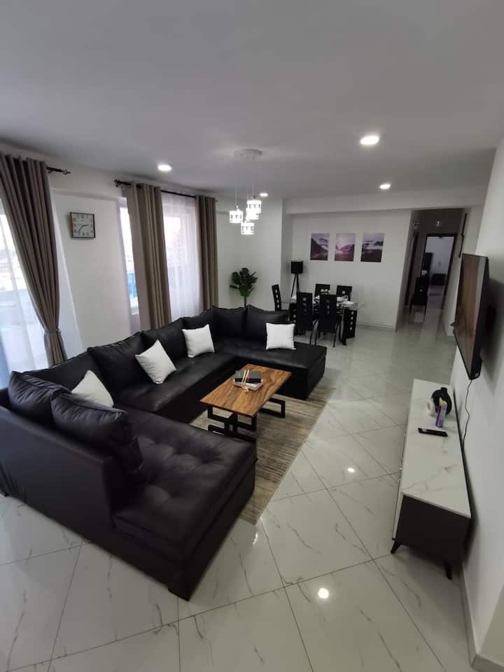 Modern Cityview Penthouse, Rooftop Pool, Ac, Lift - Mombasa
