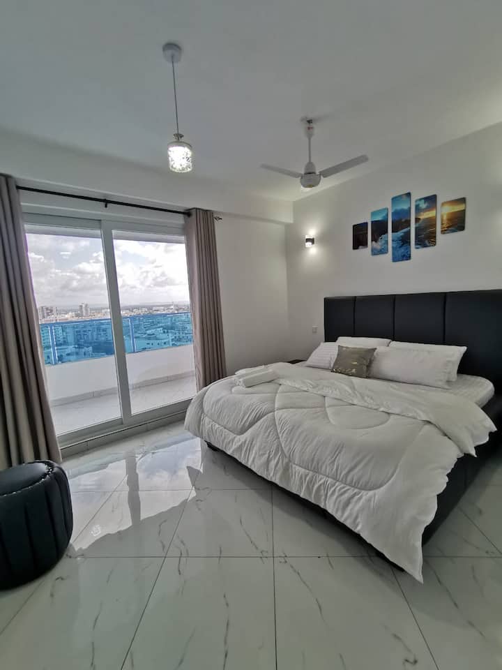 Modern Cityview Penthouse, Rooftop Pool, Ac, Lift - Mombasa