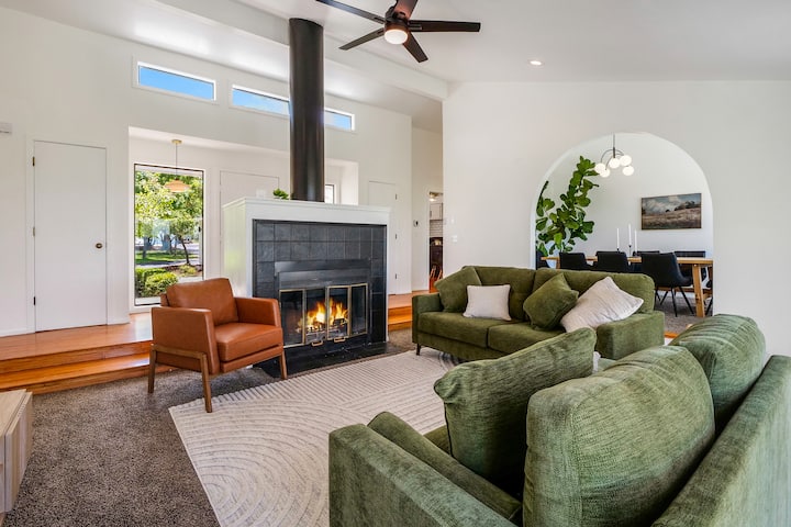 Casa Lobo Lakefront Getaway - 모지스레이크