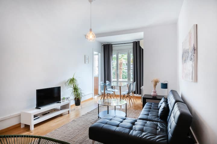 Bright Apt Dans Le Quartier Moderniste - Barcelona