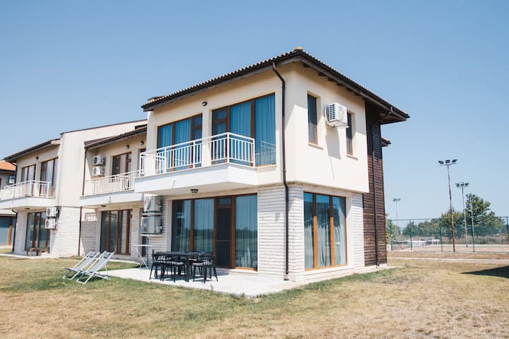 3-bedroom Lakeside Golf Villa - Topola