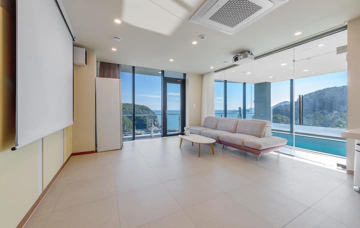 거제도오션뷰 /44py_실내풀/party Regina C2 - Tongyeong-si