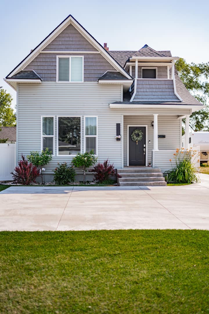 Pet Friendly Downtown Vintage House W/ Hot Tub! - Idaho Falls, ID