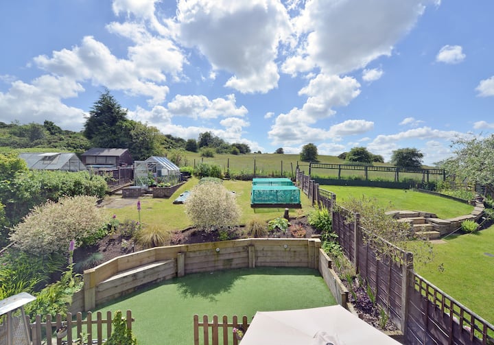 Spacious 3 Bed, Semi Rural Family Home - Glossop