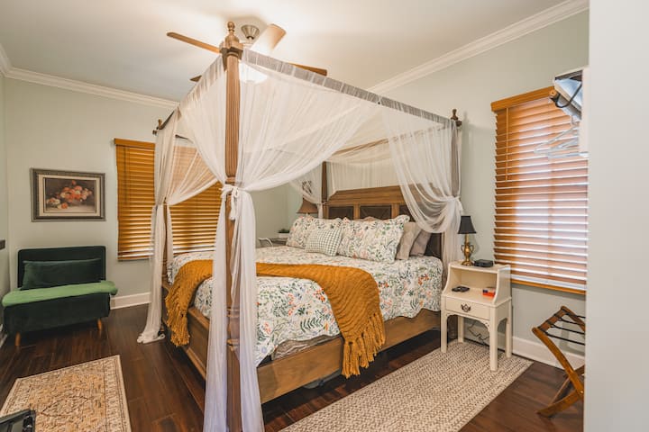 New! Victorian Modern Room Historic District.unitb - Savannah, GA