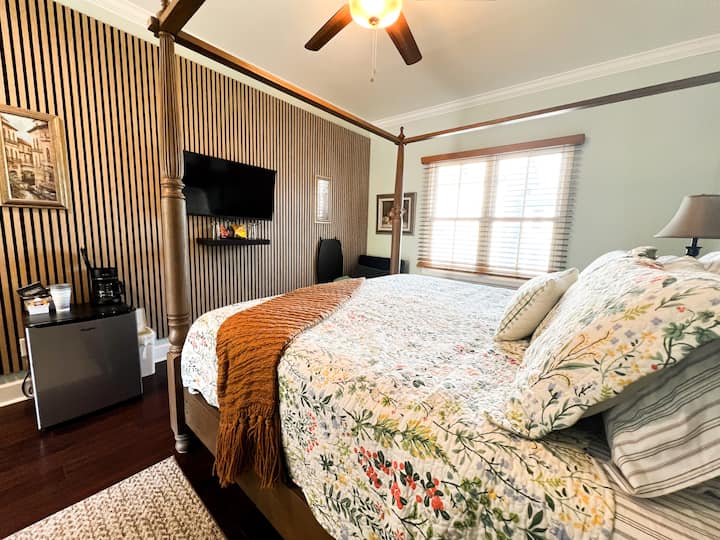 Unit B - Modern Victorian Room In Carriage House - Savannah