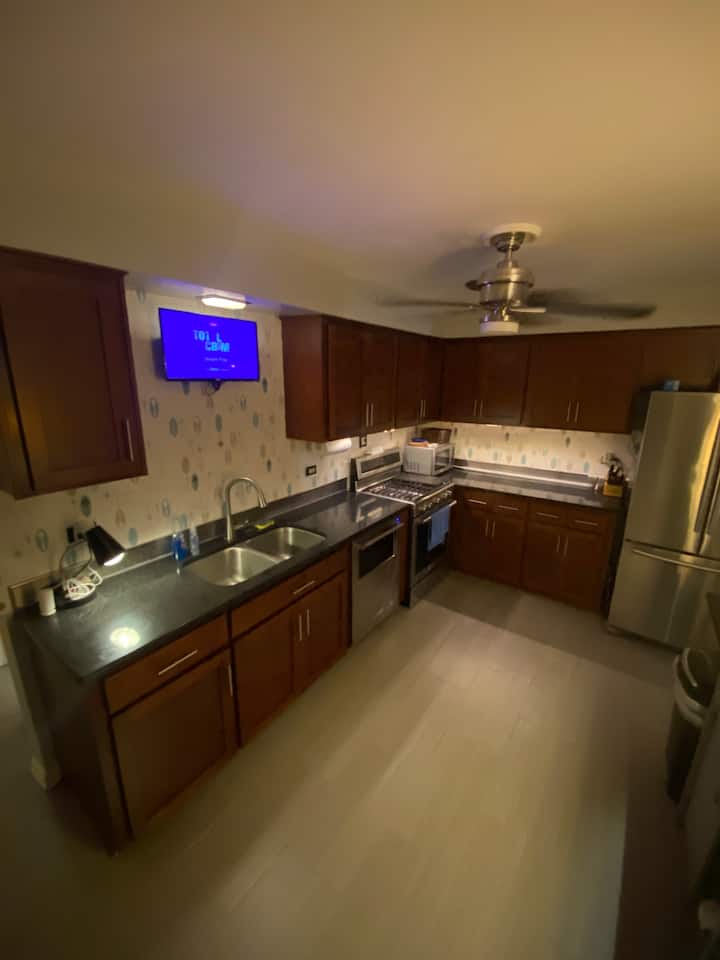 Westchester Room Close To Attractions And Hospital - Chicago, IL