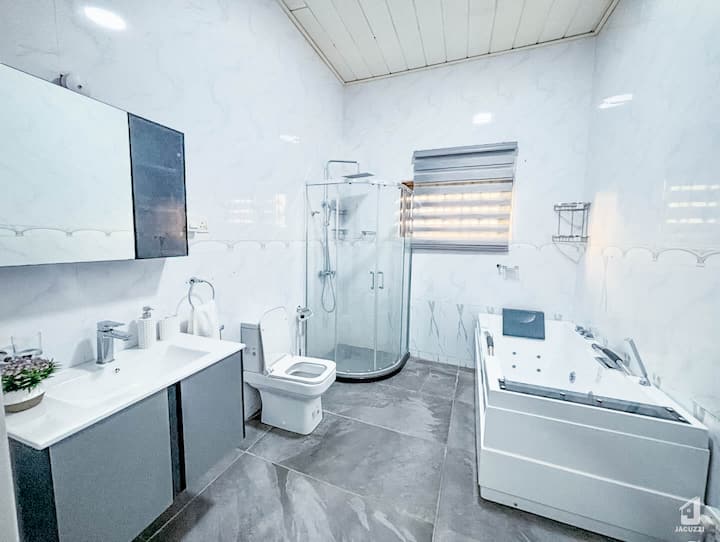 Jacuzz1 Bella @ Heart Of East Legon - Accra
