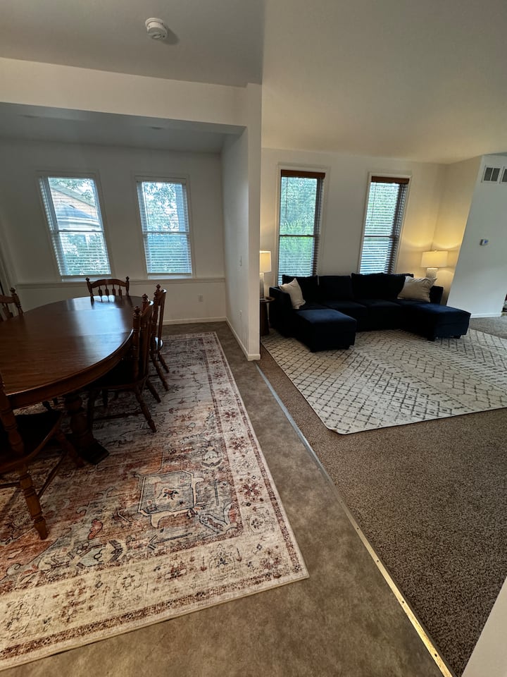 Spacious Home In Dubuque - Dubuque, IA