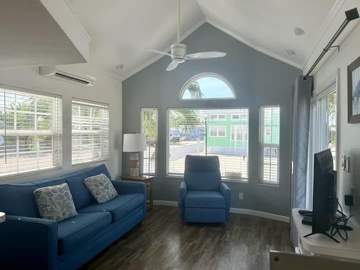 1 Bdrm Keys Cottage With Sleeping Loft| Sleeps 8 - Marathon, FL
