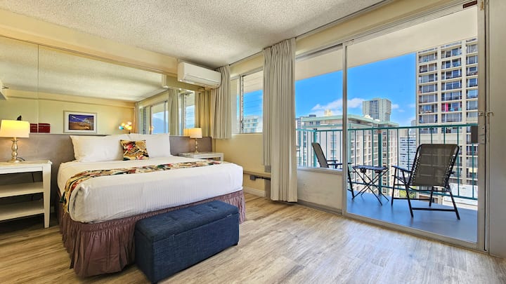 Aloha Surf 1506 Waikiki Studio With Pool, Sleeps 3 - Honolulu, HI