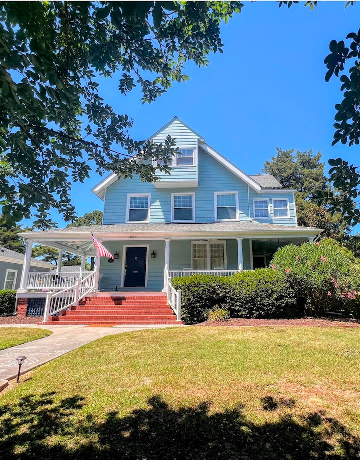 Happy Hours! 7 Bedrooms, Double Lot, Huge Porch - Cape Charles, VA