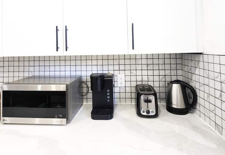 Cozy A Downtown Room|near Metro| Concordia| Dining - Montreal