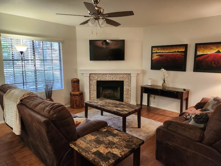 Amazing 3 Bedroom Alta Mesa Home - Mesa, AZ