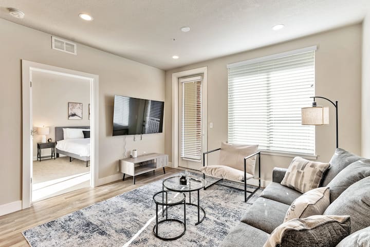 1min Delta |Pool & Hot Tub |King Bed |Gym |Parking - Salt Lake City, UT