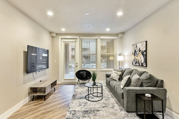 1min Delta |Pool & Hot Tub |King Bed |Gym |Parking - Salt Lake City