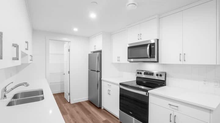 Zinny's 1-bed Basement Apartment(entirely Private) - Calgary