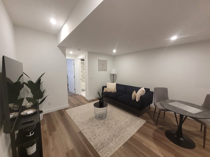 Zinny's 1-bed Basement Apartment(entirely Private) - Calgary
