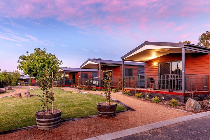Big4 Albury 3 Bedroom Holiday Cabin - Albury