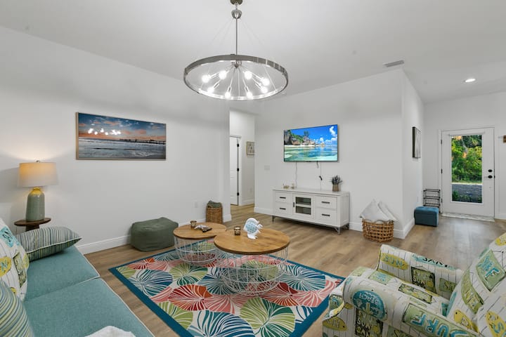 Luxe Englewood Home Near Beach - Englewood, FL