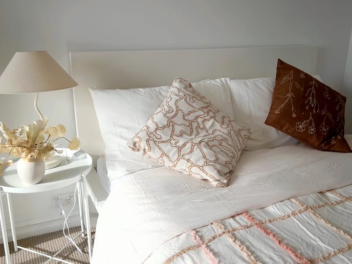 3br Penthouse In Cbd| W/parking | Prime Location - 