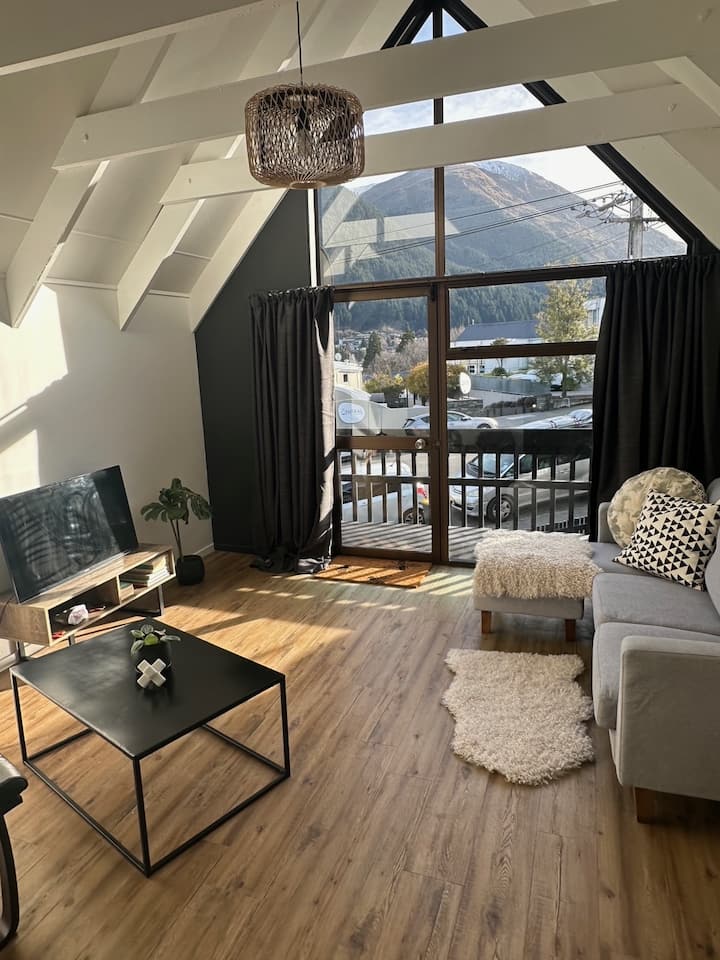 Rustic Ski Bach 2 Min Stroll From Queenstown Cbd - Queenstown, New Zealand