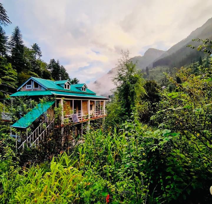 Entire Riverside Homestay With Book Cafe & Garden - Jibhi