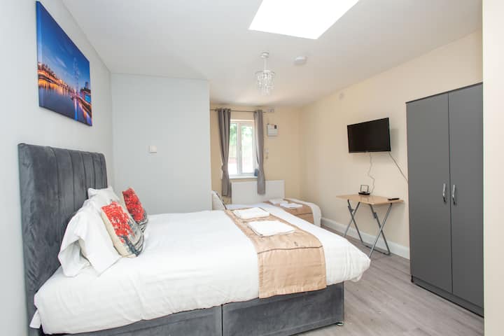 *New Studio* Zone 6 Cheslfield 2 - Sevenoaks