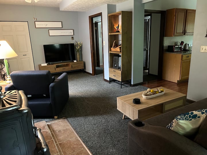Grand River Retreat - Geneva, OH