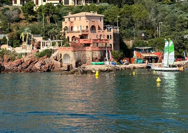 Villa Pied Dans L'eau, Plage Privée Baie De Cannes - Saint-Raphaël