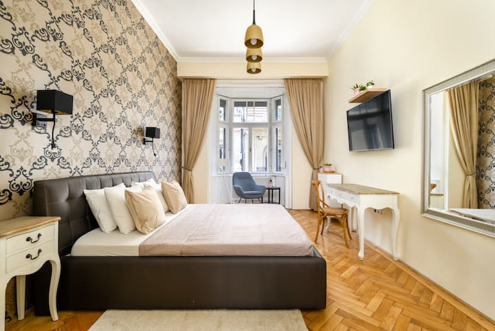 In The Middle Of Everything - Váci Street 11 -2bdr - Budapest