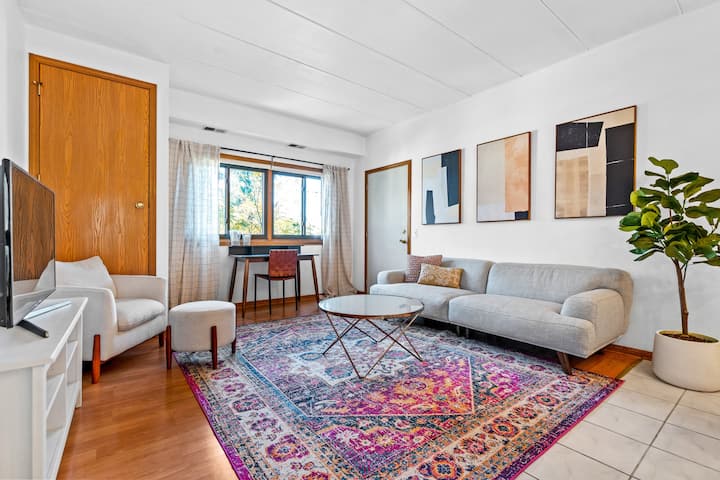 Cozy Chinatown Apartment W Free Parking Spot! - Englewood - Chicago