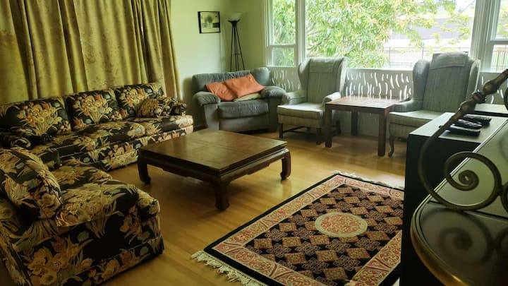 3 Bedroom, College Hill Ranch House - 유진