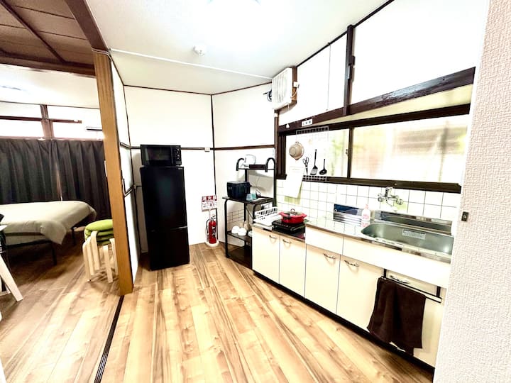 折尾駅から徒歩約3分/古民家/2階建て/最大6名まで/調理可能/無料駐車場有り/長期滞在可/ - Kitakyushu