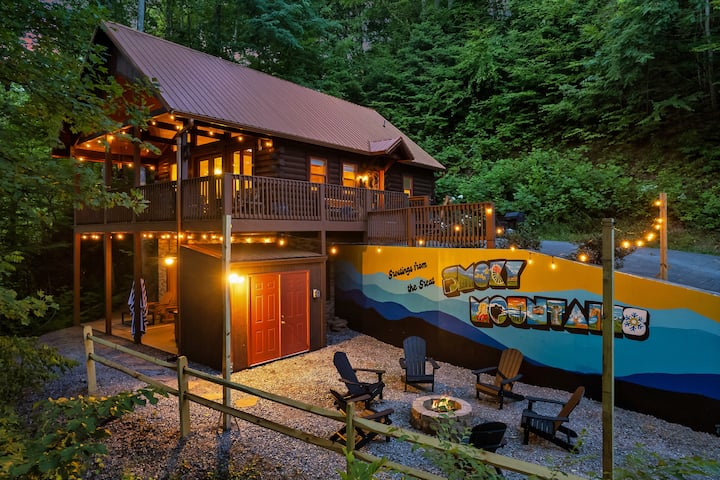 Cozy Bear Lodge! Game Room, Hot Tub, Fishing! - Townsend, TN