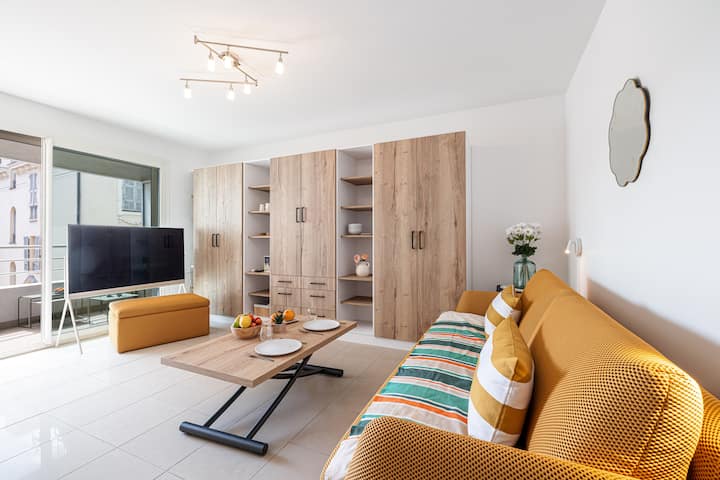 Large Balcony & Well Decorated ! - Nice