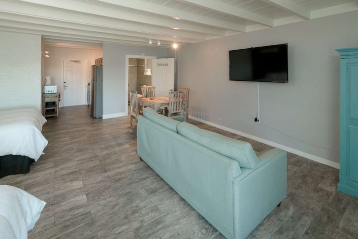 Two Queen Motel Suite With Kitchenette Sleeps 6 - Marathon, FL