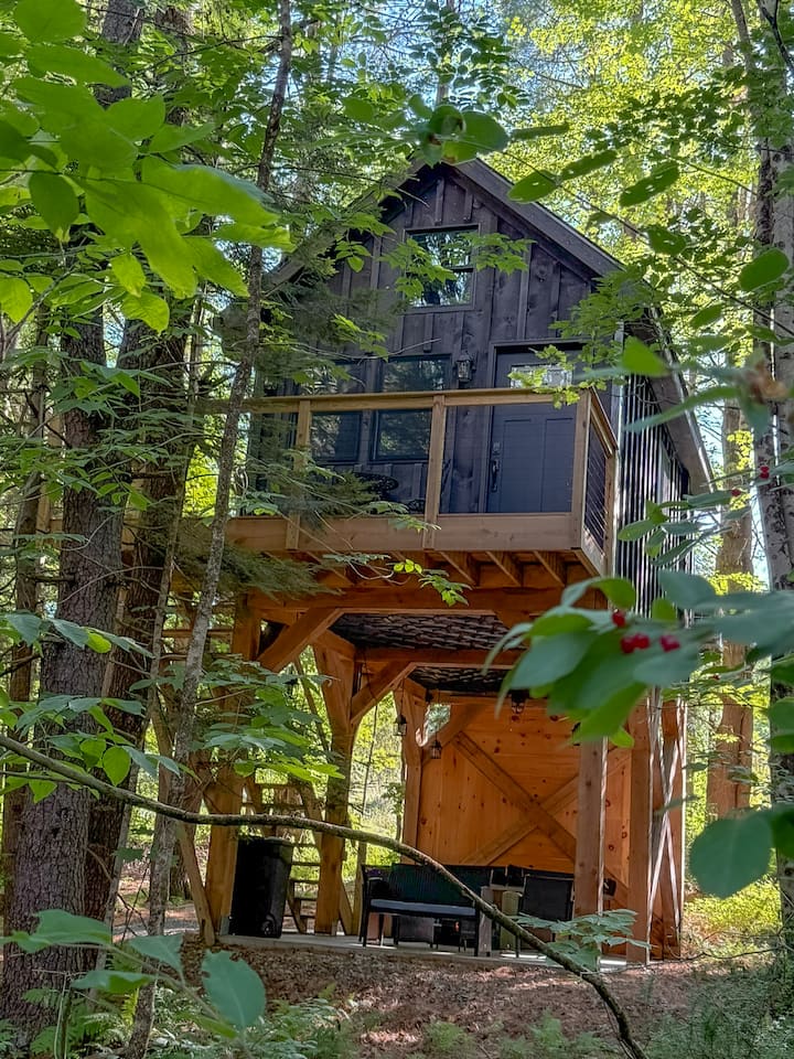 Owls Nest Treehouse - Marlow, NH