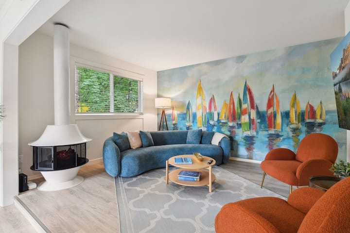 Wayzata Colorful Home W/ Office! - Lake Minnetonka, Wayzata