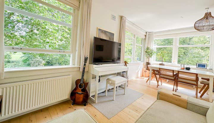 Cozy Corner Apartment With Park Views - Amsterdam