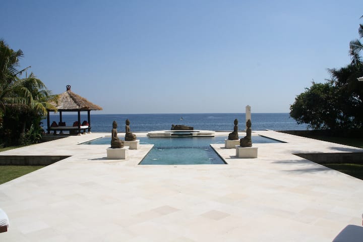 Luxury 5b Beachfront Villa Near Lovina - Indonesia