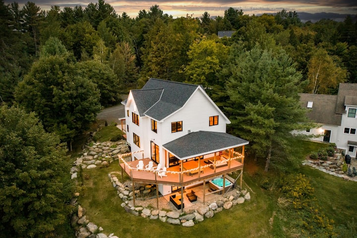 Luxury Home - Hot Tub • 10 Minutes To Ski Resort! - Stowe, VT