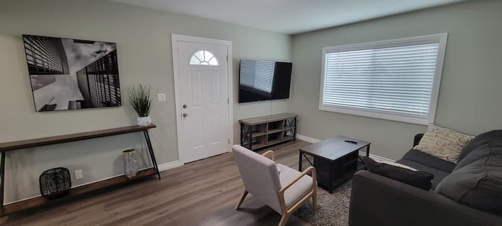 Entire Home, Newly Renovated, Cozy - Monrovia, CA