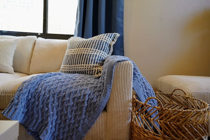 Chill, Bright, Family Stay | La Getaway - Hollywood, CA