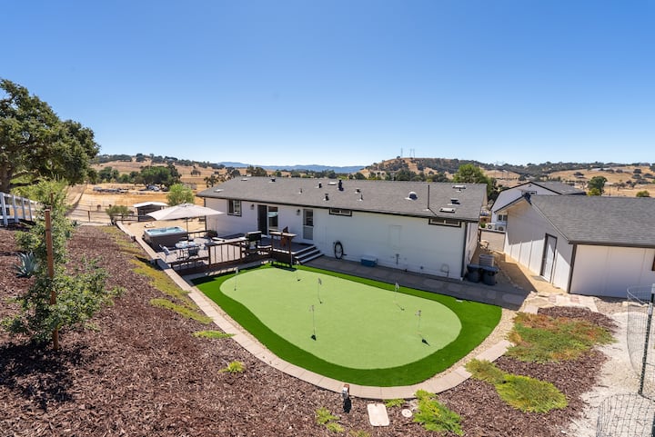 River Road Retreat! Hot Tub +  Barndominium - Paso Robles, CA